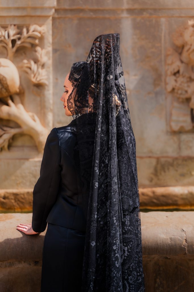 MANTILLAS DE MADRINA - Mantillas y Velos de novia Encarnita Berrio